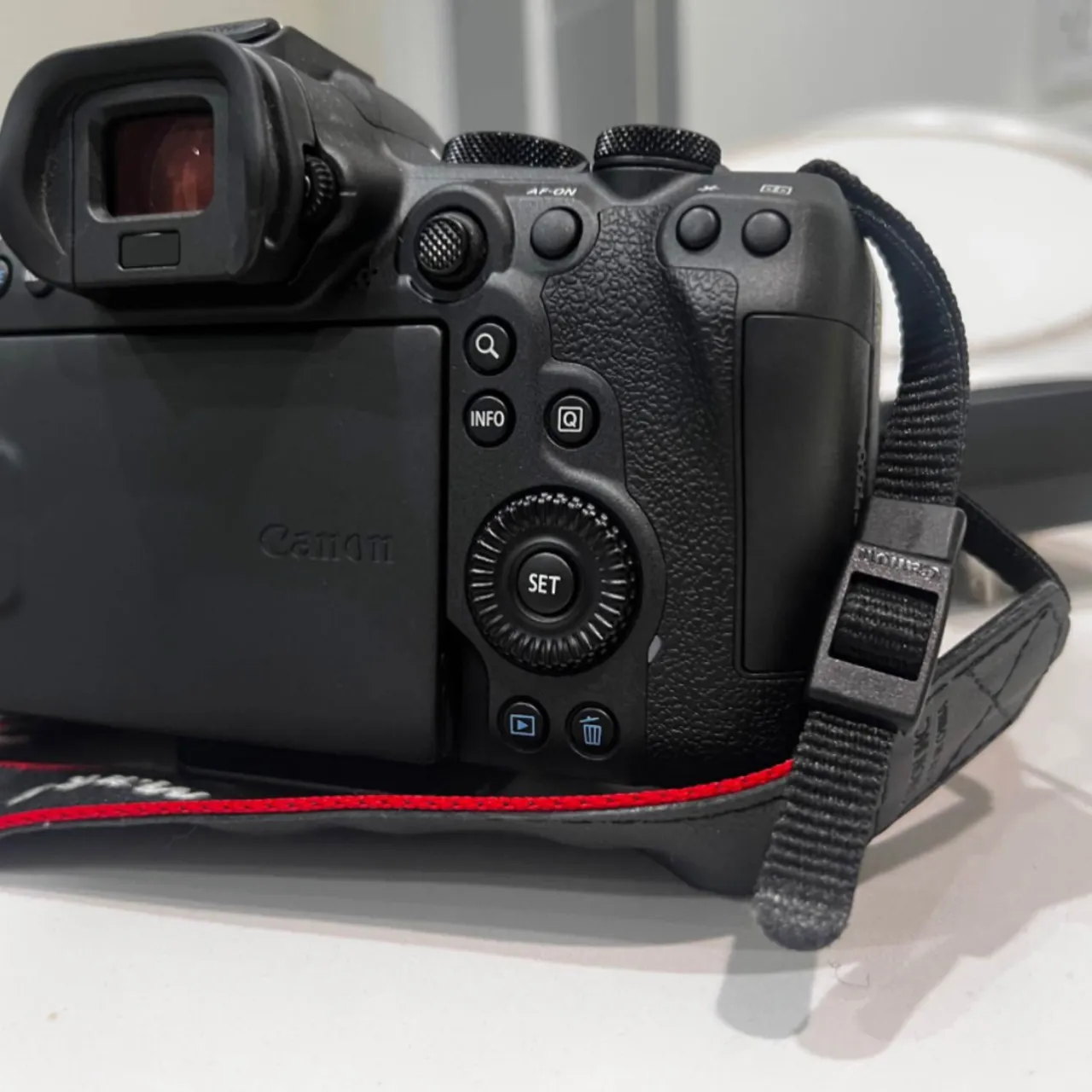 Like New Canon EOS R6 Mark II (r6m2) with RF24-105mm F4-7.1 is STM Lens ...